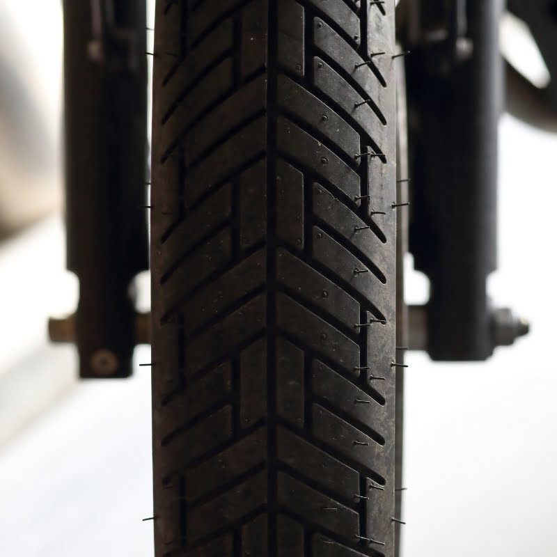 Buy Bike Tyres Online - Tube type and Tubeless Bike Tyres Online
